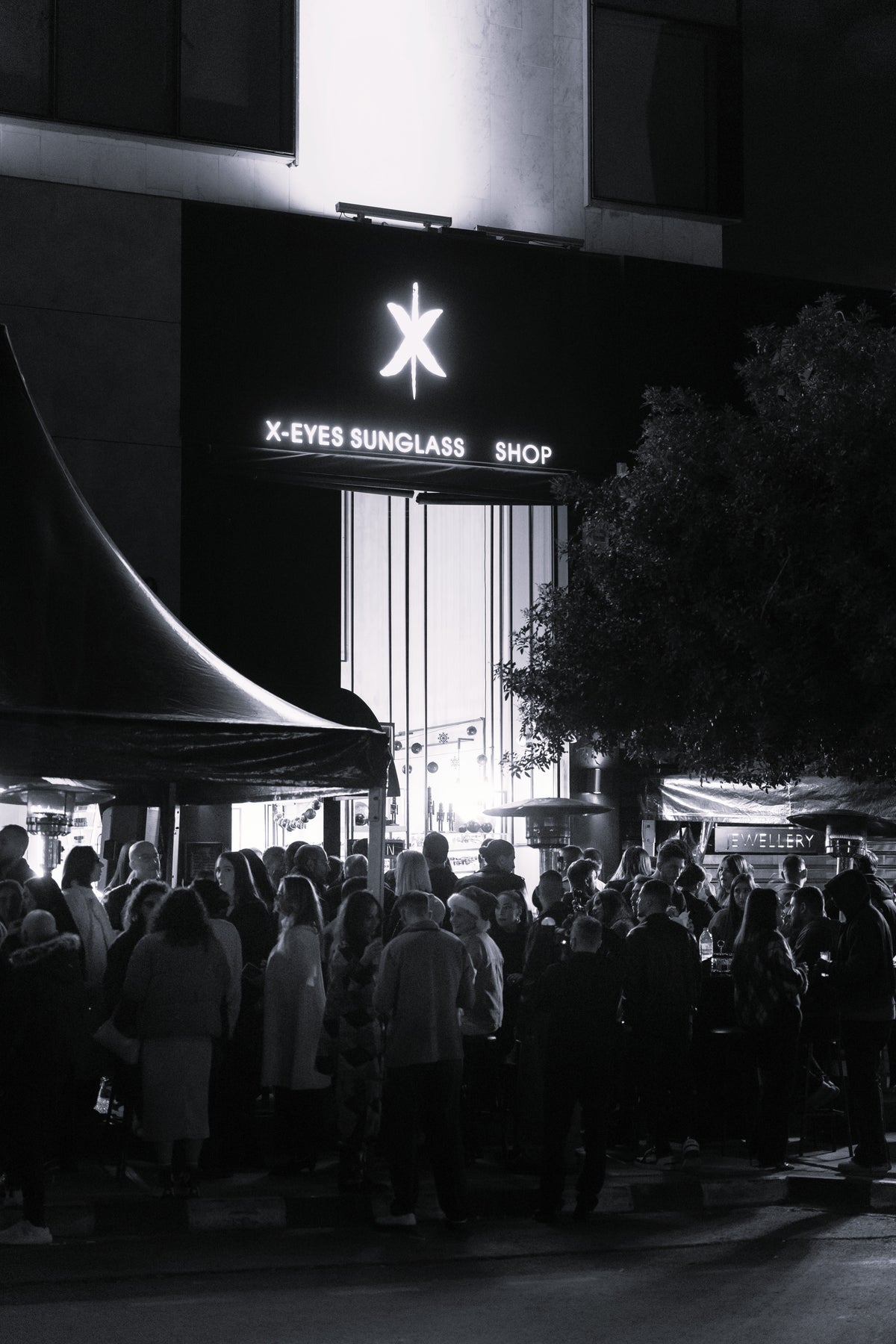 X-EYES SUNGLASS SHOP OFFICIAL SITE | NOTHING ORDINARY HERE, XEYES CULT