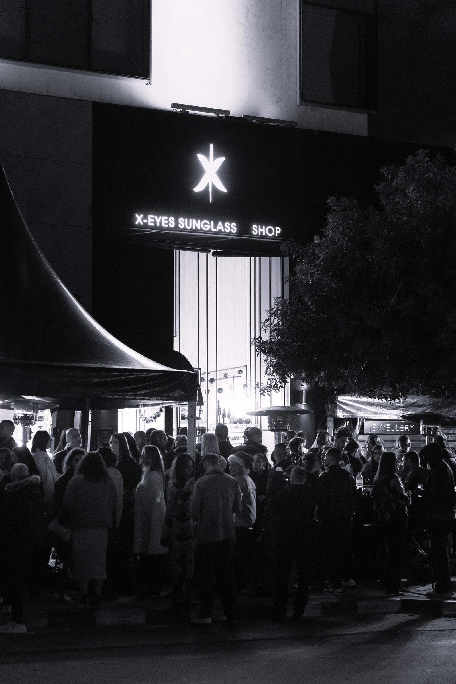 X-EYES SUNGLASS SHOP OFFICIAL SITE | NOTHING ORDINARY HERE, XEYES CULT